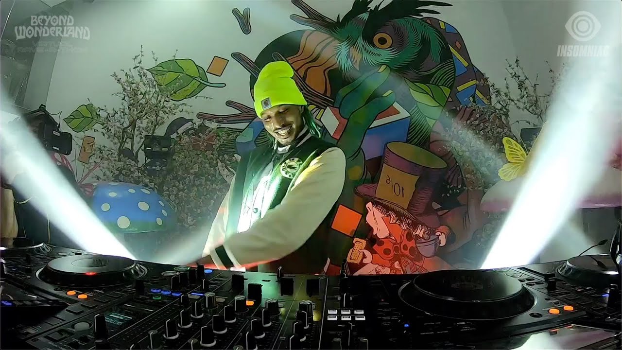 (WATCH) The Batman 2021 Michael Keaton And Batman Beyond Movie ...